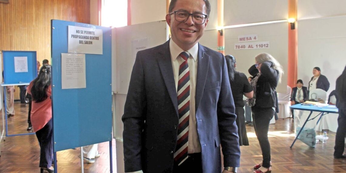 Henry Arriaga es reelecto como decano de derecho de la USAC - Newsweek Guatemala